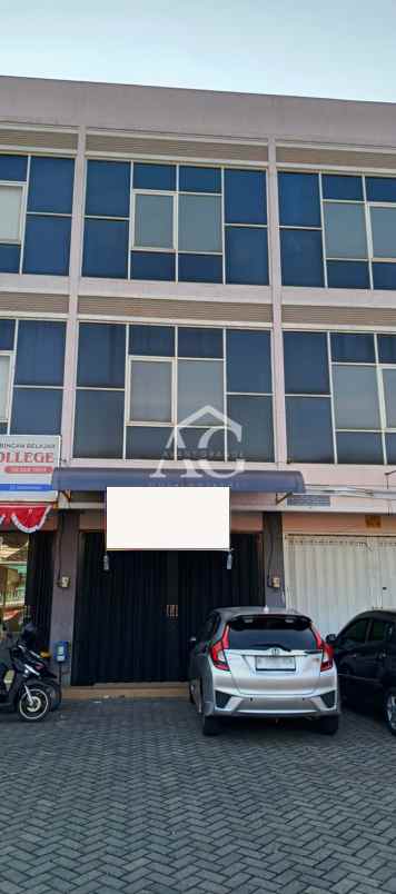 Disewakan Ruko Strategis 3 Lantai di Kebalen Malang