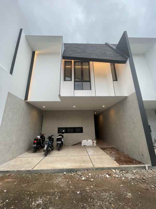 Rumah Baru Mewah di Lokasi Premium Duren Sawit Jakarta Timur