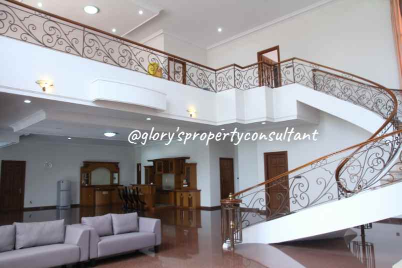 Turun Harga Rumah Lux Plus Kolam Renang di Setiabudi Regency Bandung