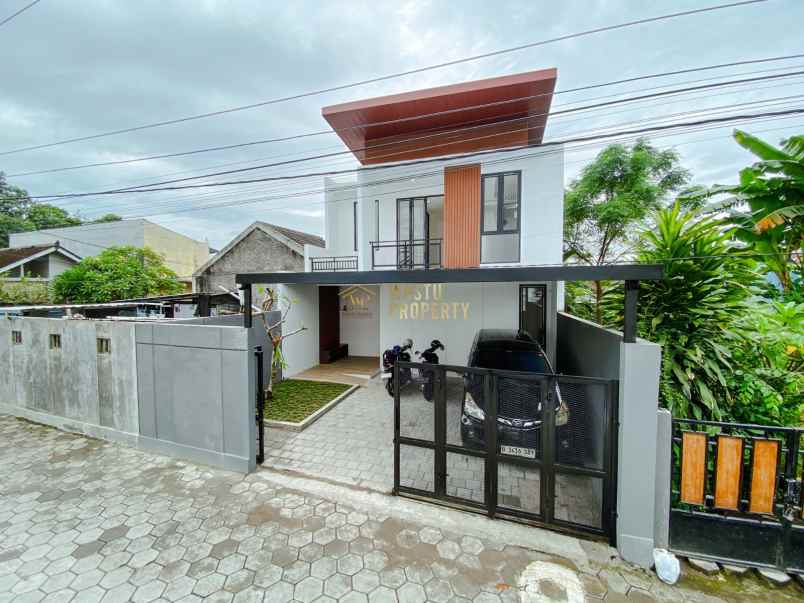 Rumah 2 Lantai, Full Furnished, 15 menit ke Kampus Ugm Jogja