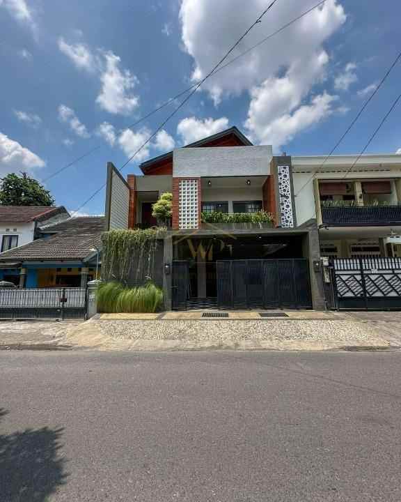 Dijual Rumah Mewah 3 Lantai di Sleman 15 menit dari Kampus Upn