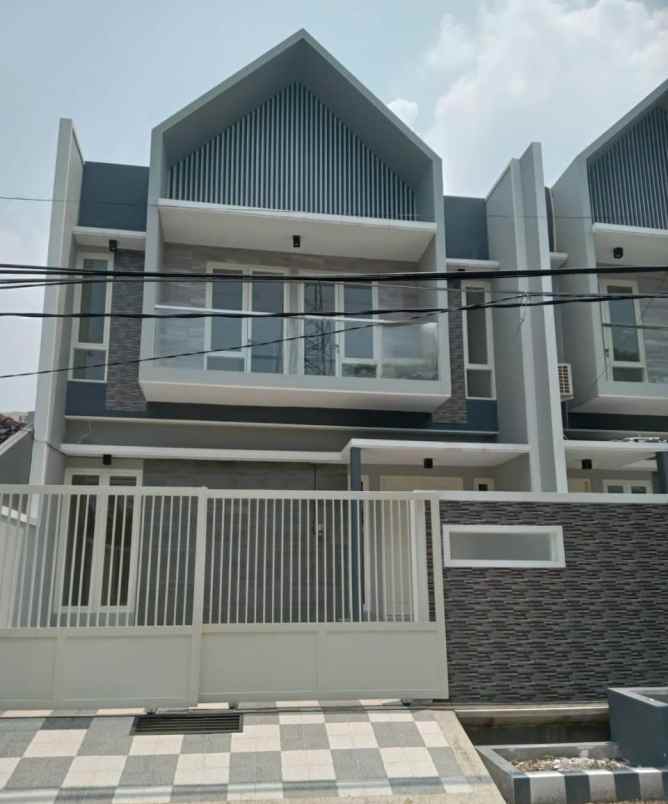 Model Scandinavian, Gress 2Lt Manyar, Jln Utama Komplek Double Way