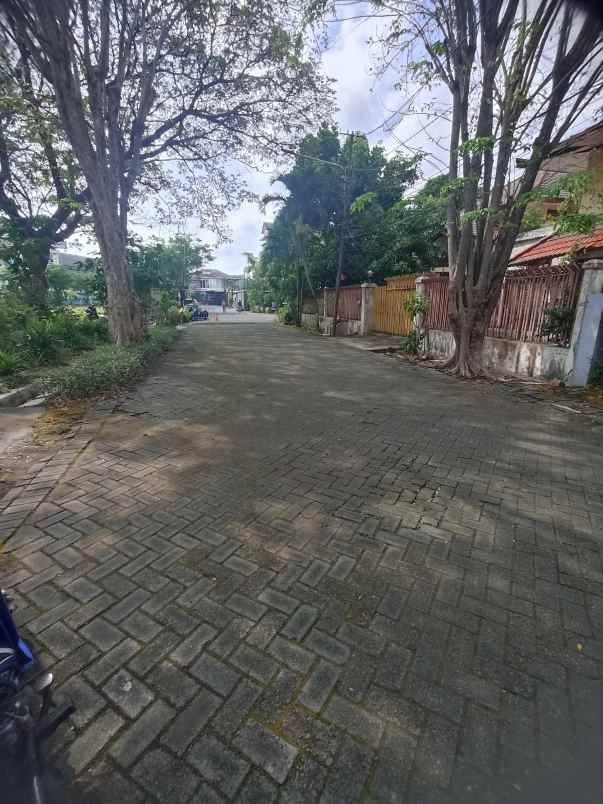 Tanah 1 menit ke Raya Jemur Andayani dekat Petra Santo Carolus