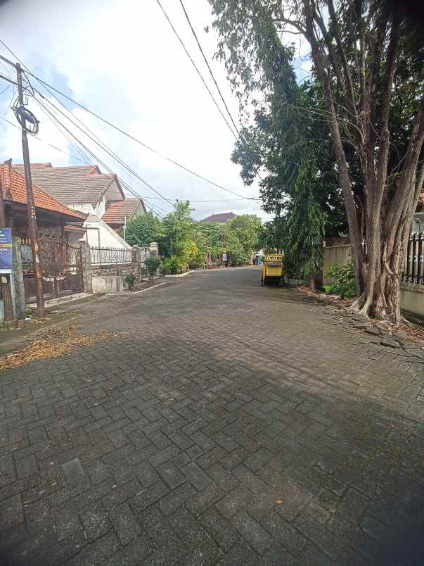 Tanah 1 menit ke Raya Jemur Andayani dekat Petra Santo Carolus