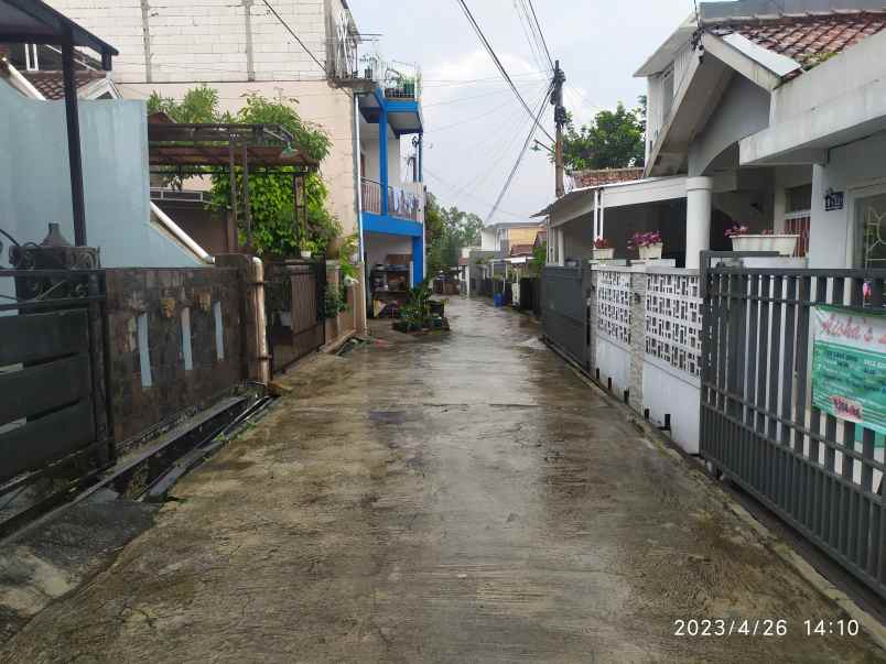 Rumah Cantik 2 Lantai Lokasi Komplek Pondok Bunga Sariwangi Kota Cimah
