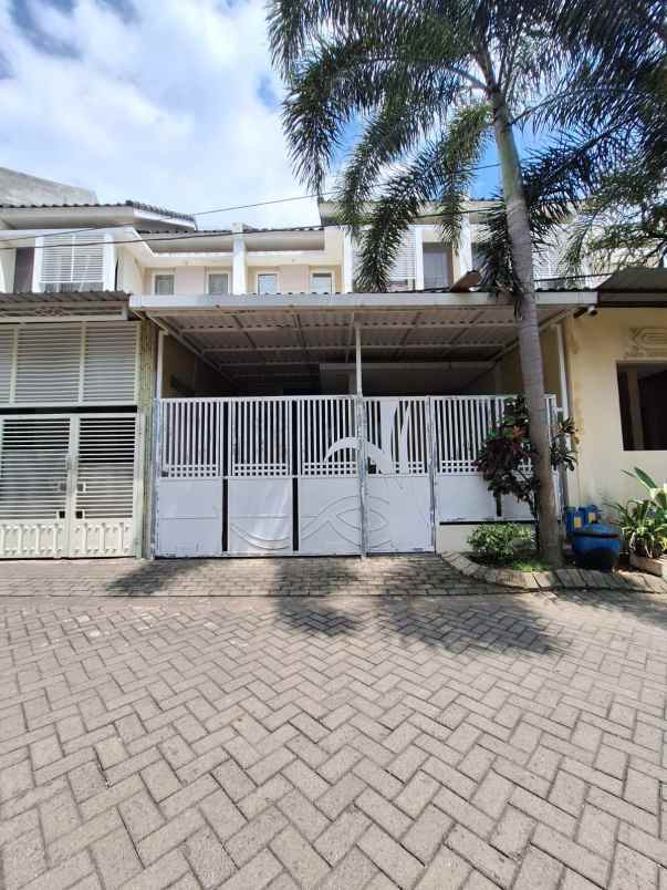 Rumah 2 Lantai Modern Minimalis Perumahan Graha Mulia Tasikmadu Suhat