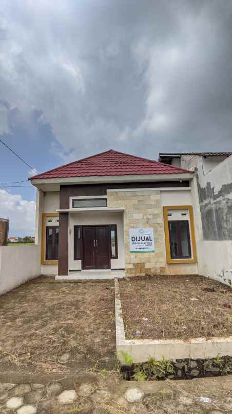 BWI A.372 Dijual Rumah di Desa Genteng Kecamatan Genteng Wetan - Ban