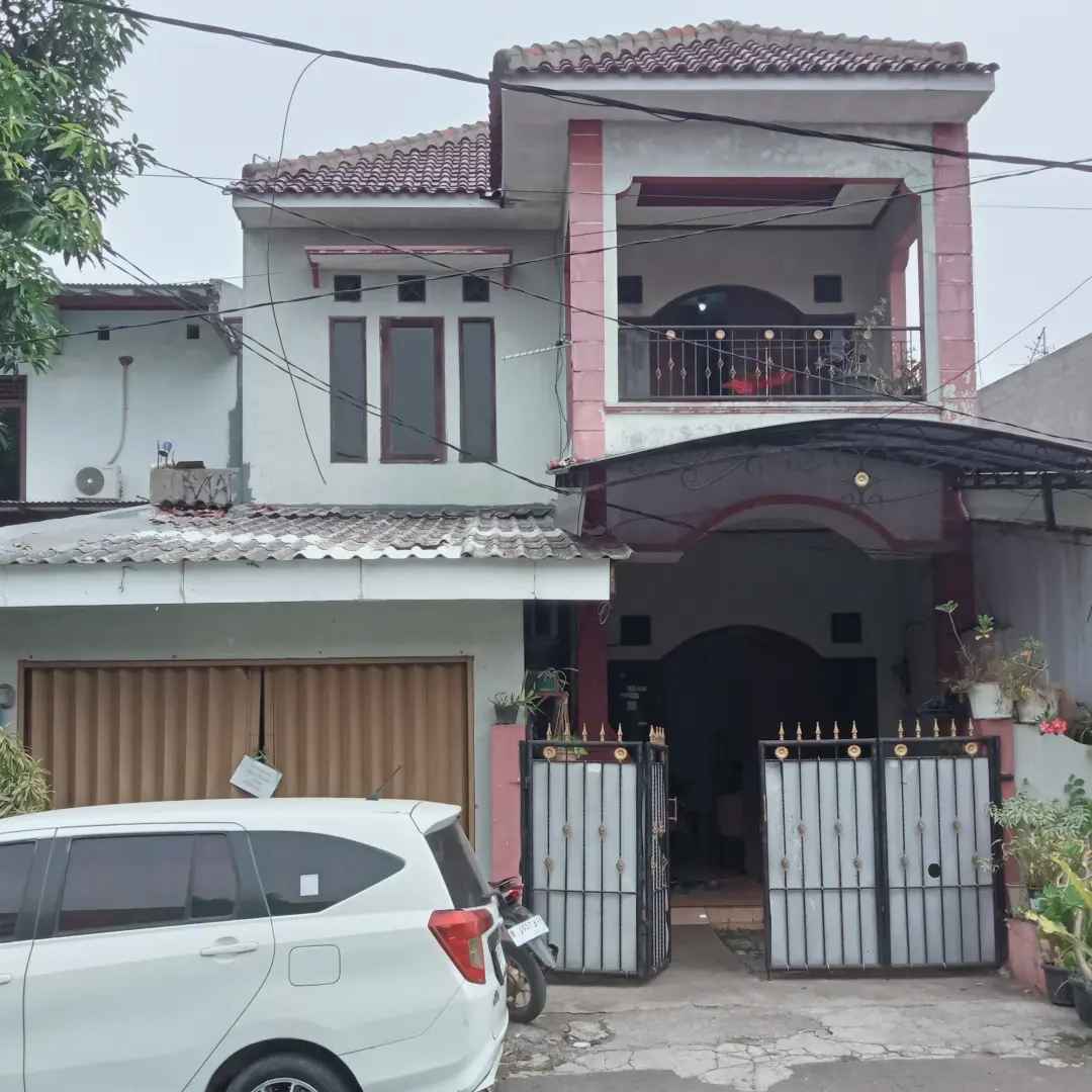 Rumah 2 Lantai di Deka Mall